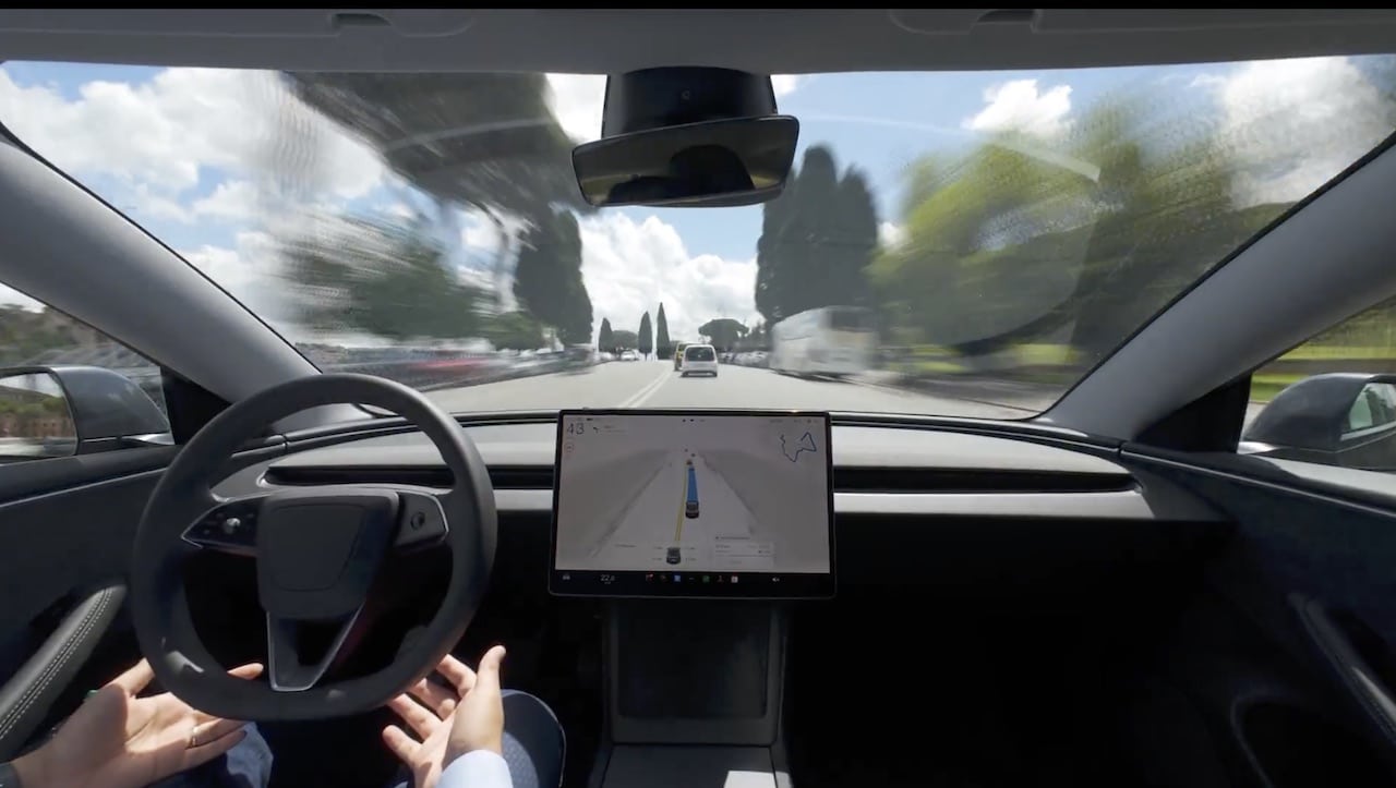 Tesla Model 3: la guida autonoma arriva nelle vie di Roma [VIDEO]