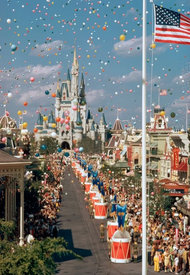 27 Throwback Photos of Disney World Over the Years