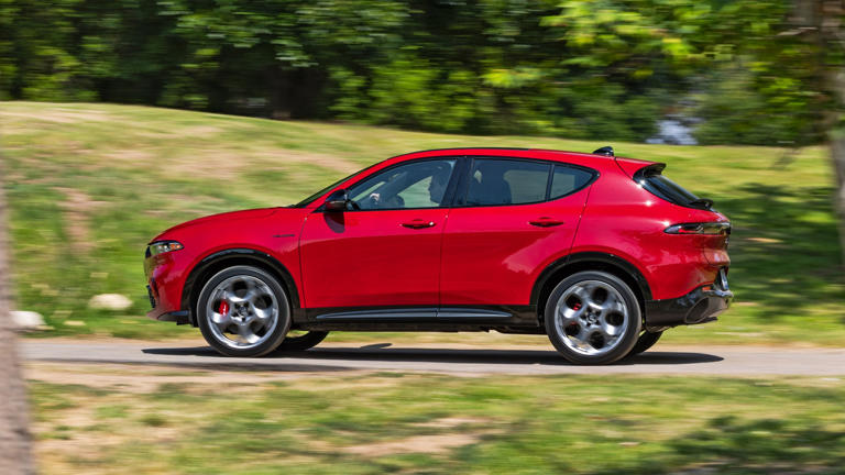 2025 Alfa Romeo Tonale Veloce First Test: Laughing All the Way to the Track