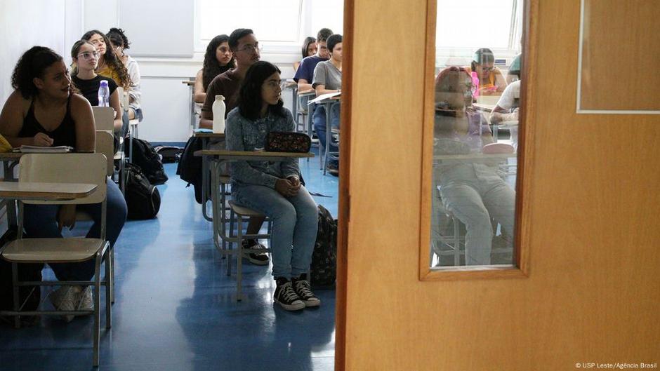 [Coluna] Indústria de diplomas e a falácia da inclusão