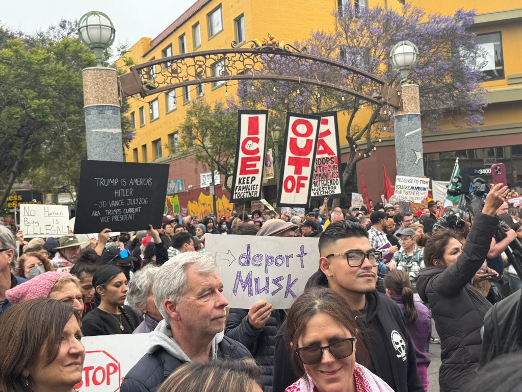 Oakland anti-ICE protest ends peacefully — until car fire, looting ...