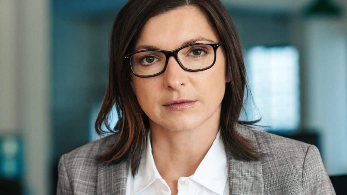 15 Common Money Habits Shaped by Middle-Class Life