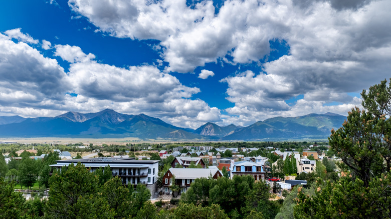 A Unique Colorado Town Has A 'Mountain Beach' Right In The Middle Of ...