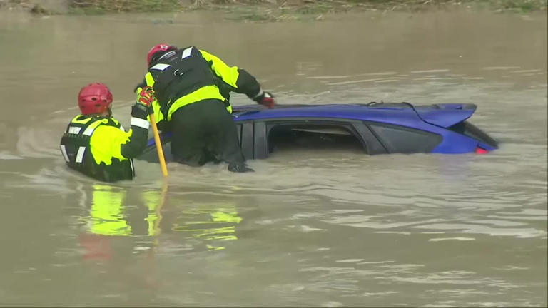 San Antonio flooding: At least 5 dead, others missing