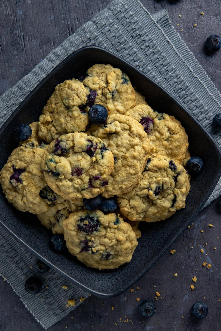 Easy blueberry oatmeal cookies