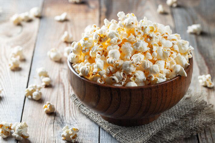 Mais do que um lanche de cinema: veja três curiosidades sobre a pipoca