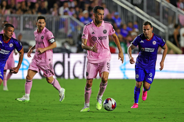 12 Neutral Outfit Ideas For Women Over 50 That Look Anything But Boring