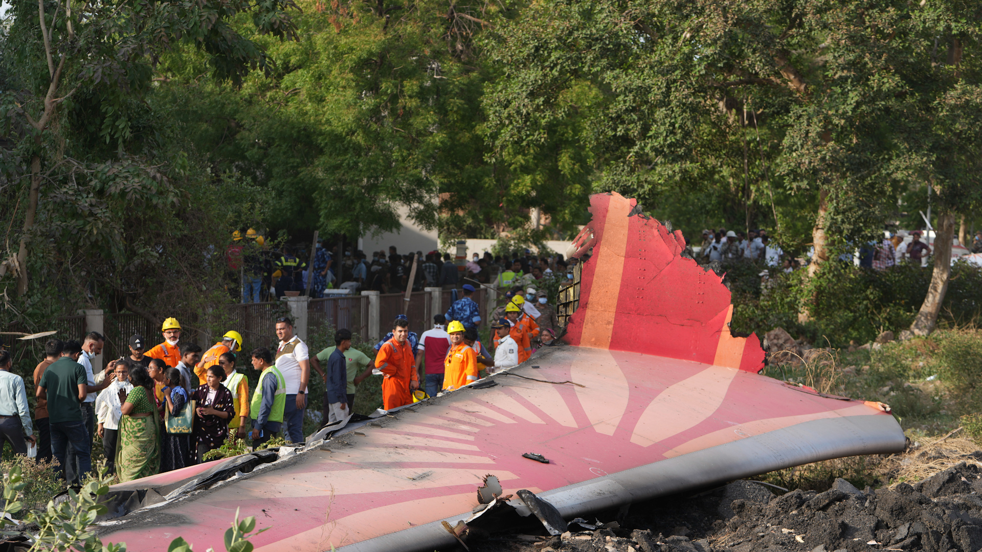 Air India crash: What could have caused the Boeing 787 Dreamliner to go ...