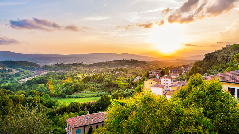 Situated Between Rome And Florence Is A Tranquil Tuscan Town With ...