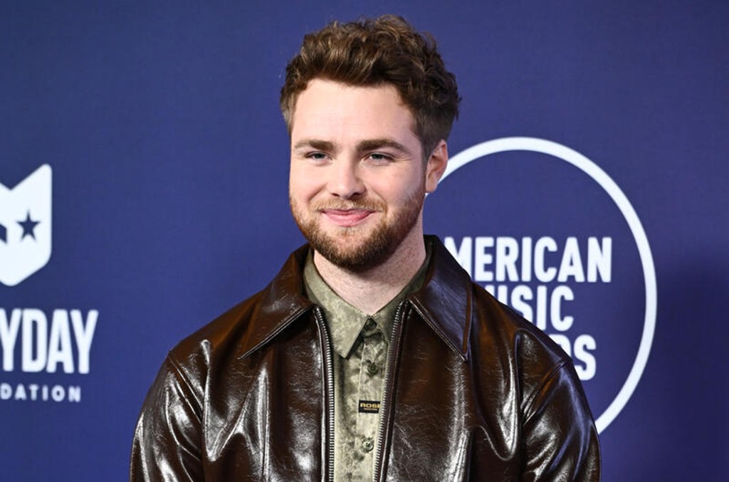 Alex Warren Teases ‘On My Mind' Collab With ROSÉ - And He Has a ‘Crazy ...