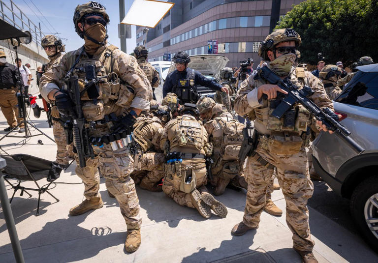 Appeals court temporarily blocks federal judge’s order directing Trump ...