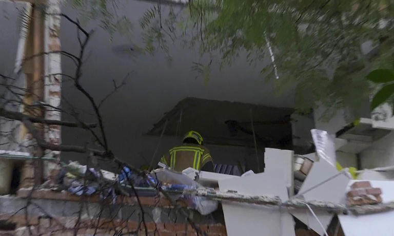 Sydney apartment building explodes: Two people injured, several ...