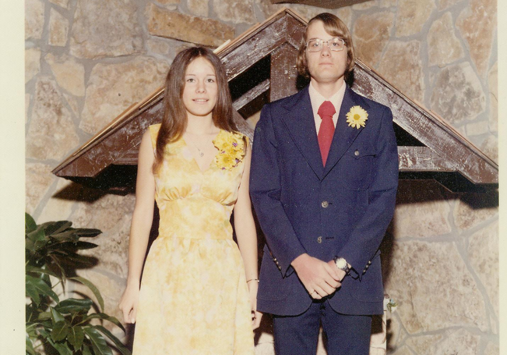 14 Slow Dance Songs from the ’70s That Made Your High School Prom ...
