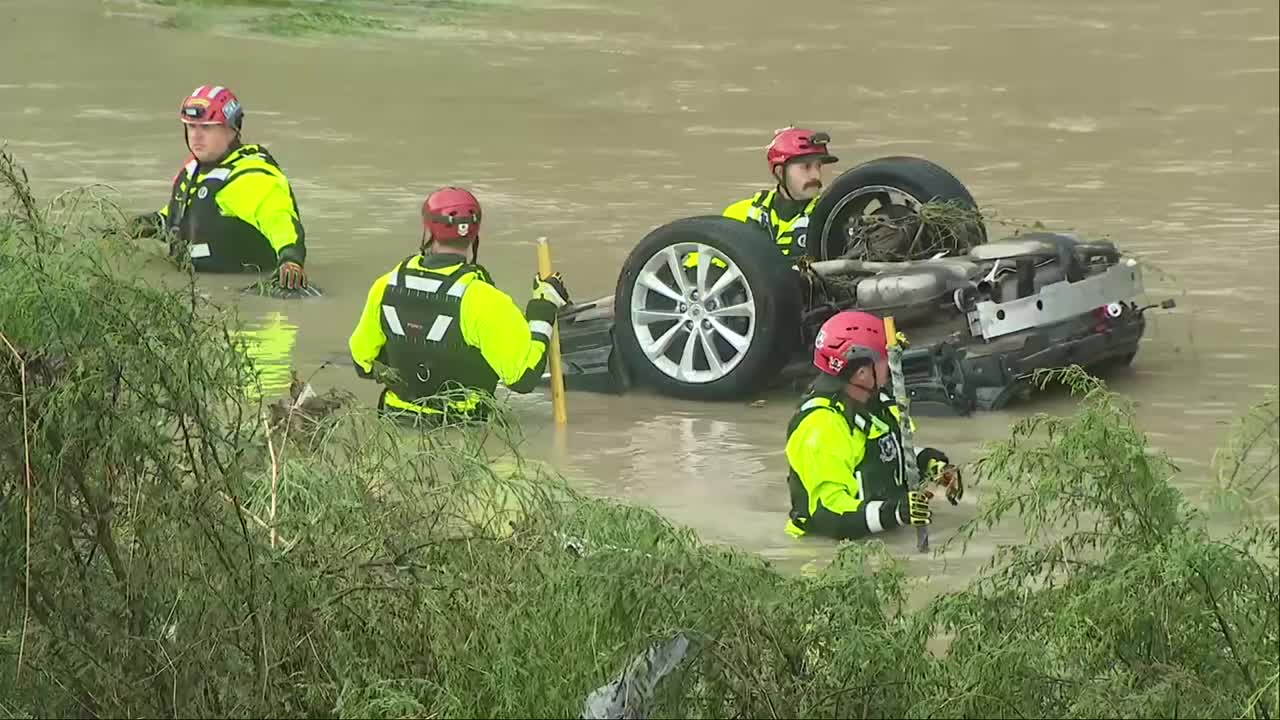 San Antonio flooding: At least 5 dead, others missing