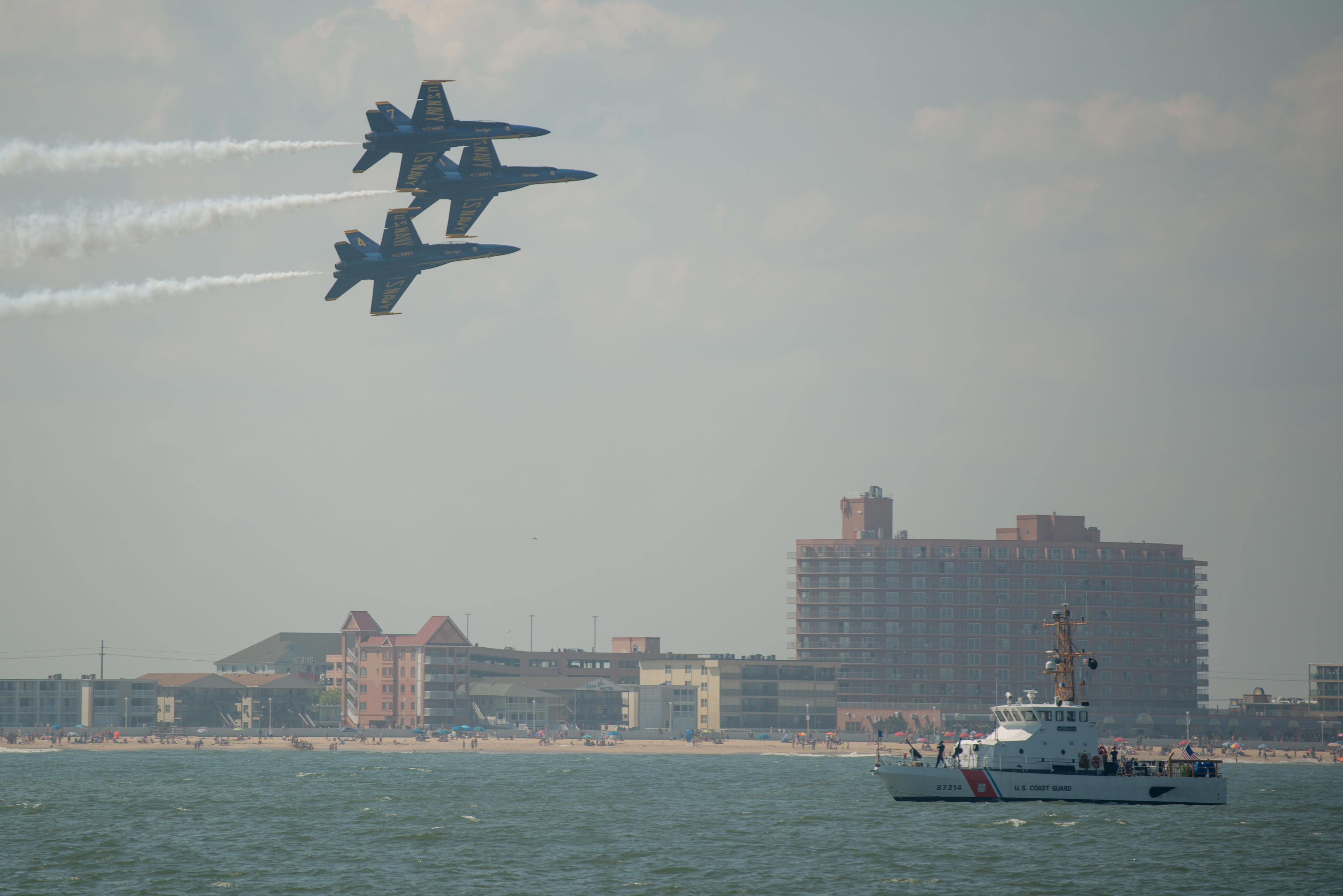 Here's when the Blue Angels perform Saturday at the Pensacola Beach Air ...
