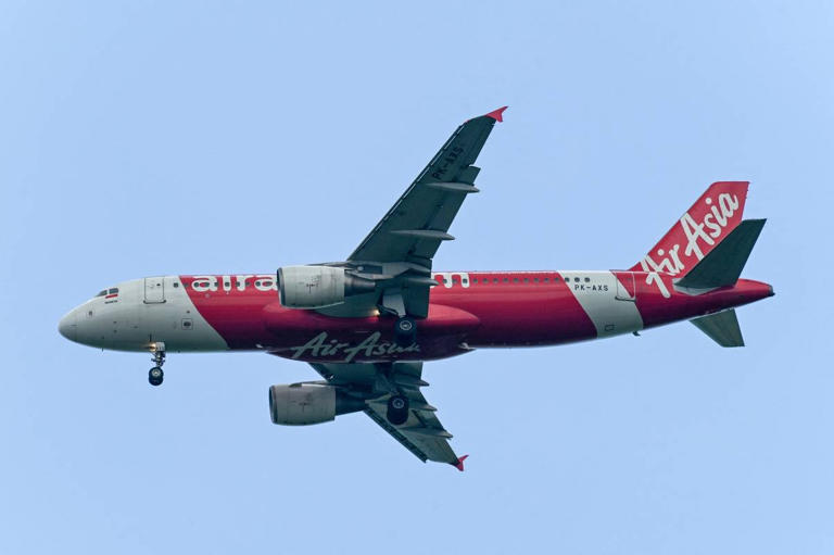 AirAsia close to buying 100 Airbus jets