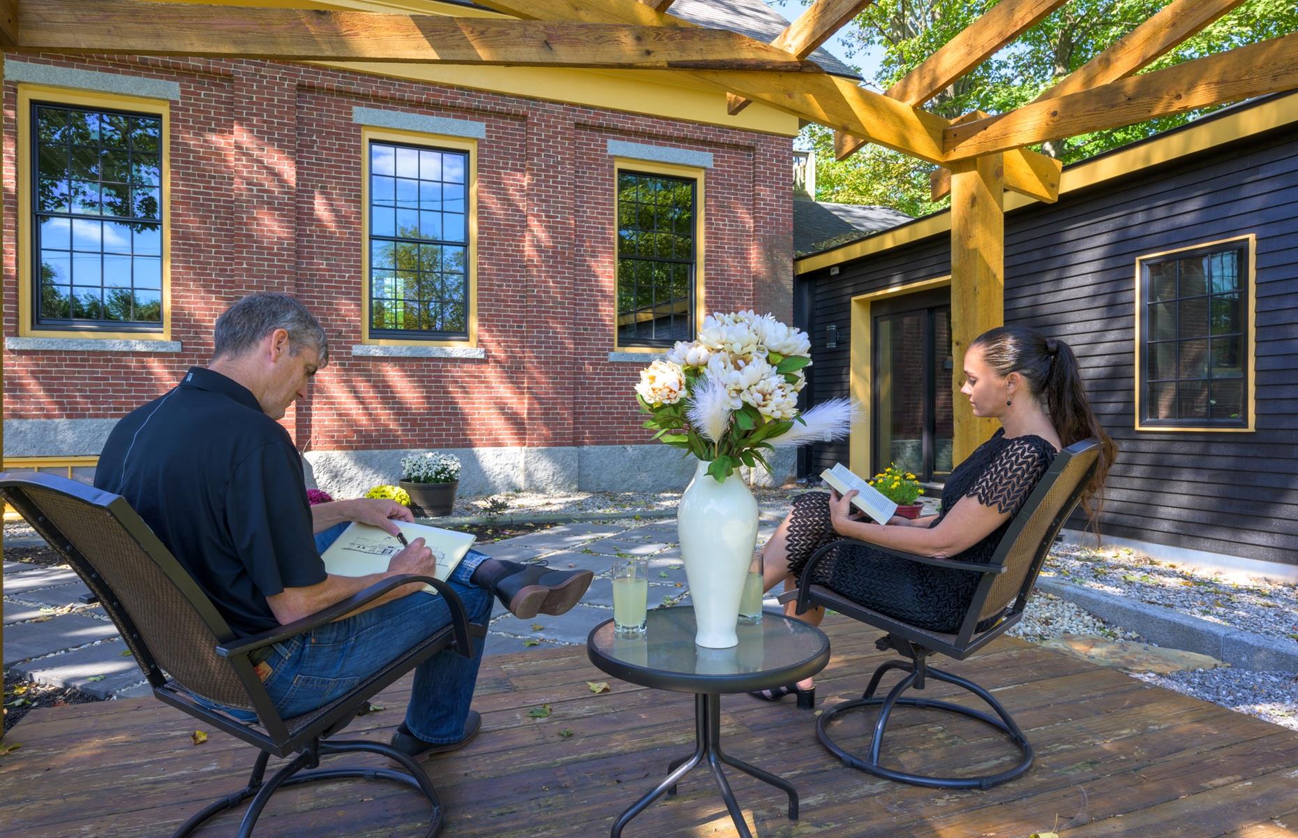La fascinante historia sobre cómo esta familia convirtió una escuela en ...