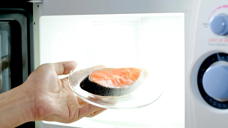 13 Mistakes You're Making When Cooking With A Microwave
