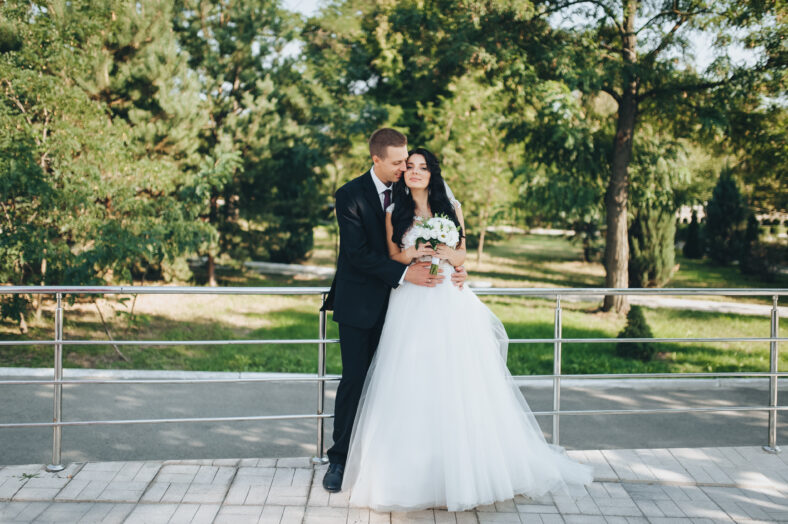 5 Reasons People Get Married When They're Not In Love With Their Partner