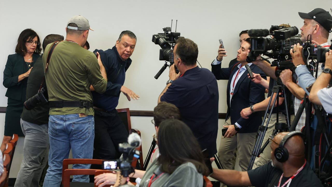 Video: U.S. Senator Alex Padilla shoved, handcuffed at DHS Kristi Noem ...