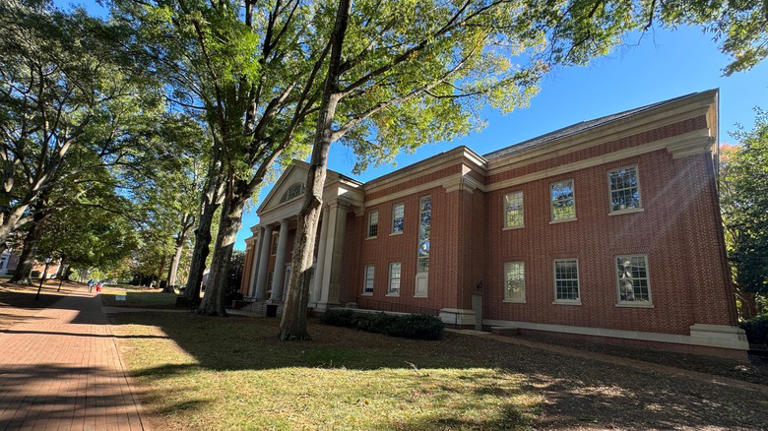 One Of The Best Places To Live In North Carolina Is A Walkable College ...