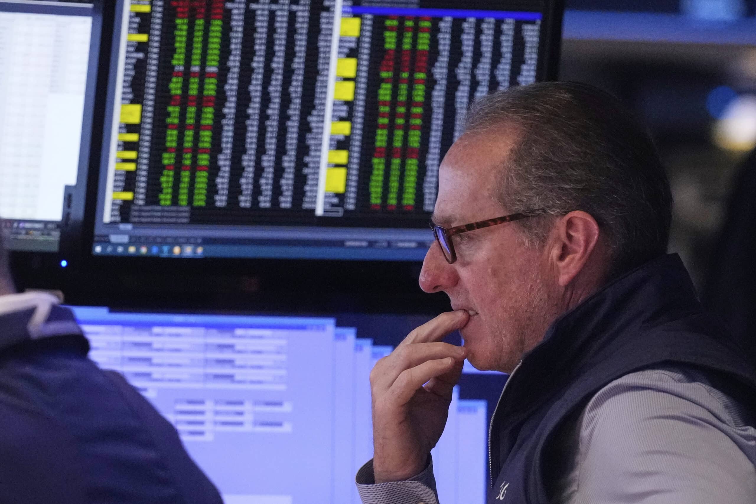 US stocks at records despite early losses on Fed independence angst