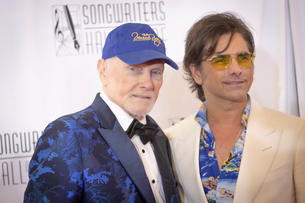 Mike Love Pays Tribute to Brian Wilson at Songwriters Hall of Fame ...