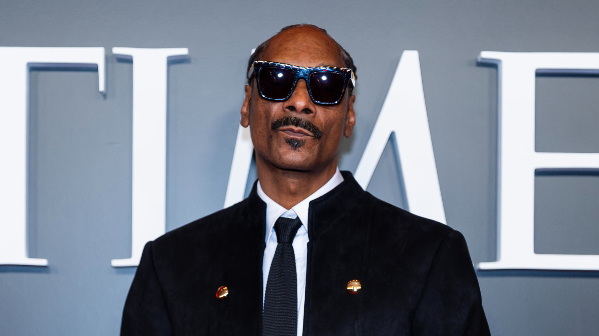 Snoop Dogg Reveals His French Bulldog Juelz Has Died, Thanks Wiz ...