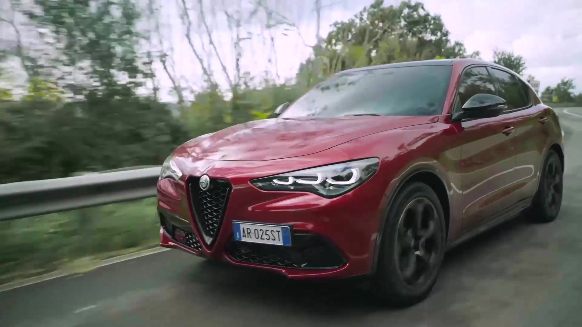 Der neue Alfa Romeo Stelvio INTENSA und die neue Alfa Romeo Giulia INTENSA