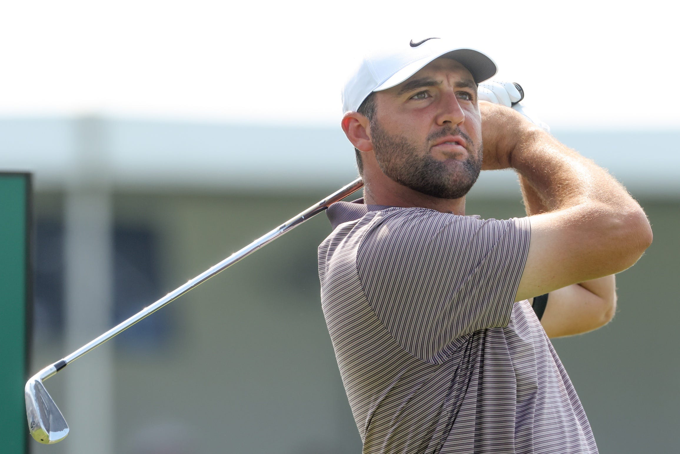 Scheffler 7 off the lead, 1 from the cut line after round 1