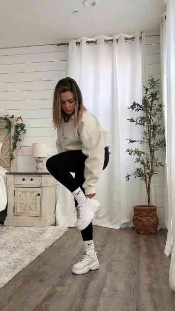 Oversized Sweatshirt Outfit Ideas for Casual Style