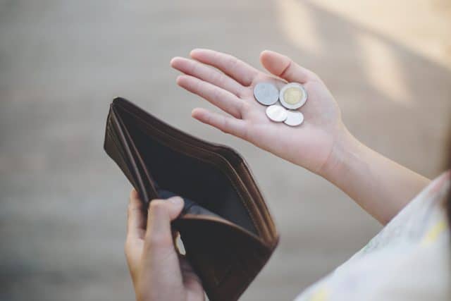 Kleines Geld, große Zeichen: 9 Spirituelle Botschaften, wenn man ...
