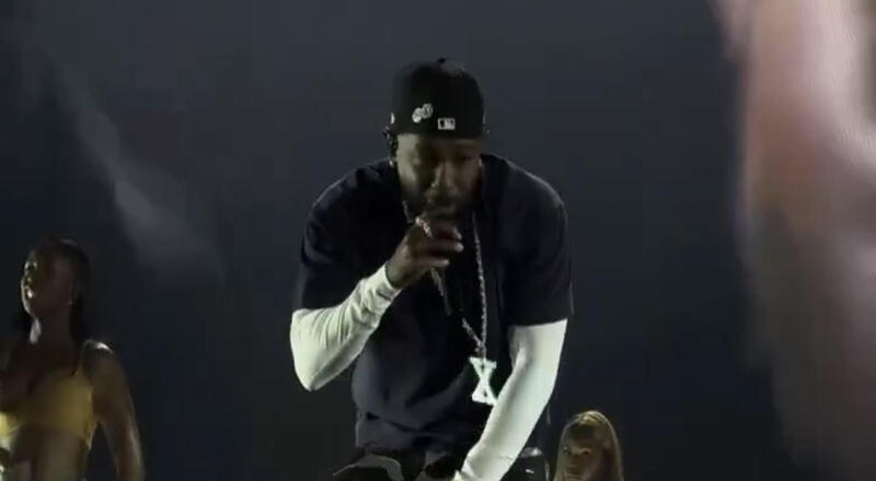 Kendrick Lamar performs “Not Like Us” in Toronto during Grand National ...