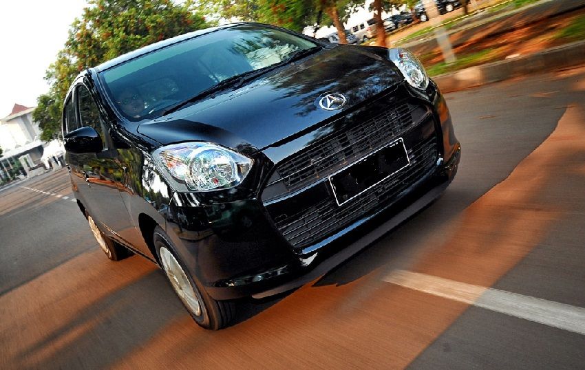 Bikin ngiler, harga mobil bekas Daihatsu Ayla 2014 makin miring jelang ...
