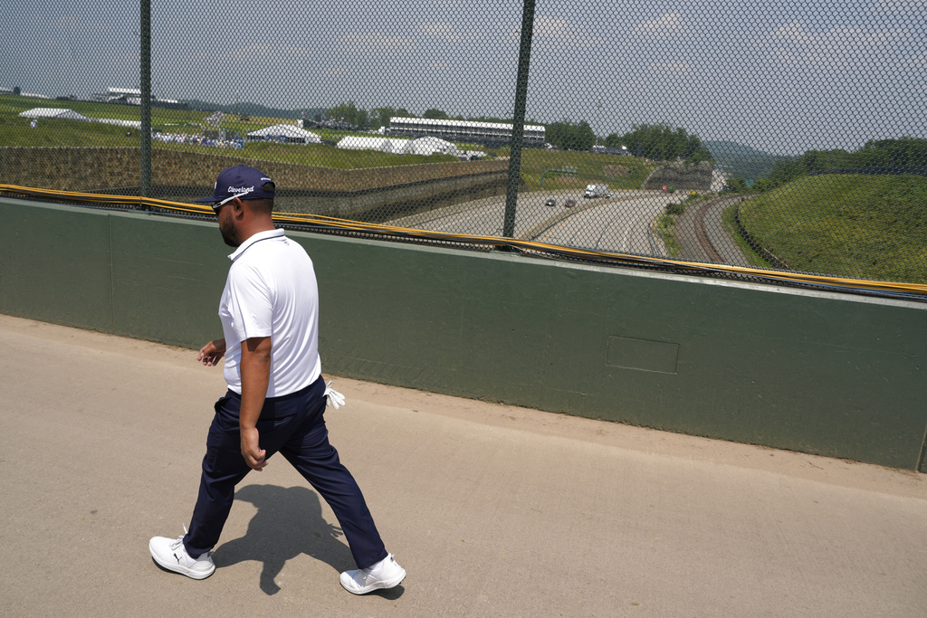 A golf course with a 6-lane highway? Welcome to the US Open at Oakmont ...