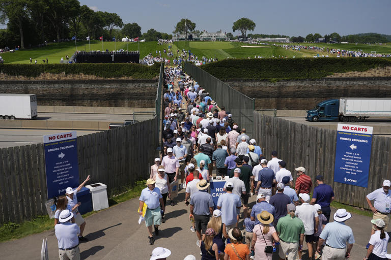 A golf course with a 6-lane highway? Welcome to the US Open at Oakmont ...