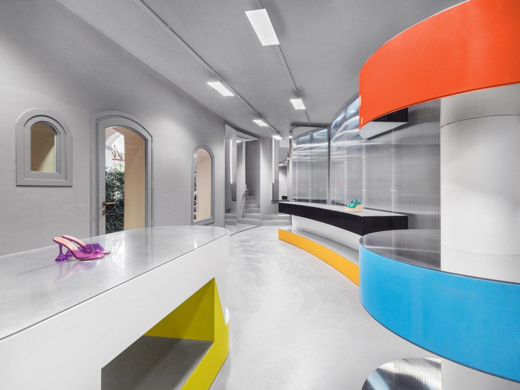 Five Modes Boutiques Reopen Under New Italian Company