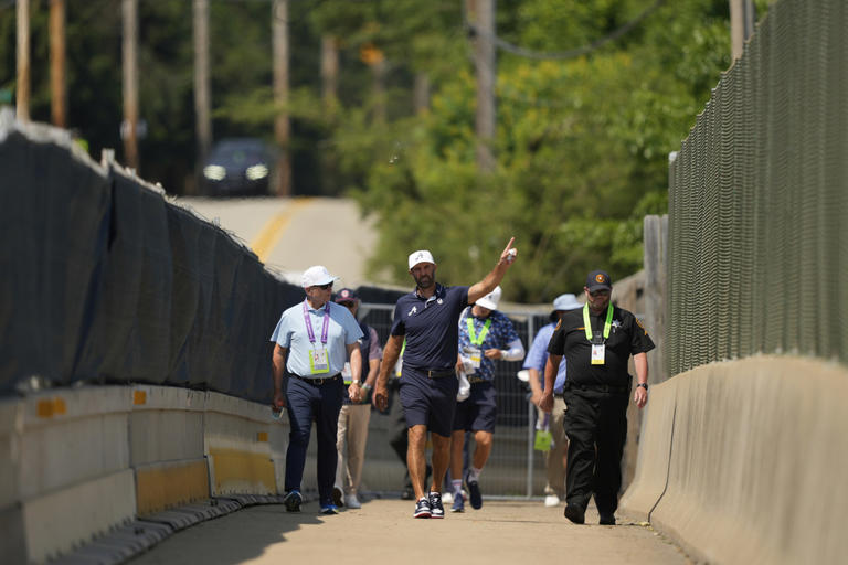A golf course with a 6-lane highway? Welcome to the US Open at Oakmont ...