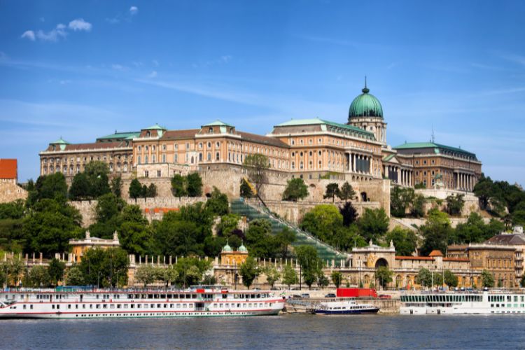 From Thermal Baths to Ruin Bars: 10 Captivating Things to Do in Budapest