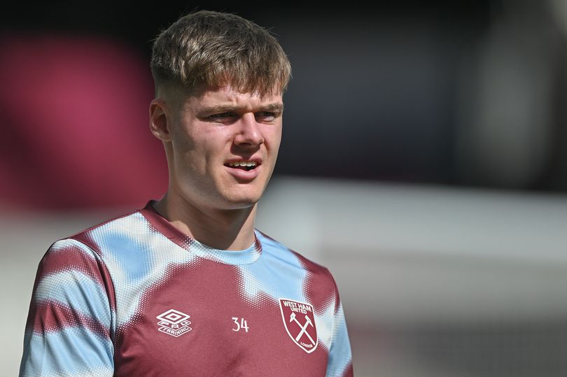 Everton Evan Ferguson transfer stance explained amid Vladimir Coufal links