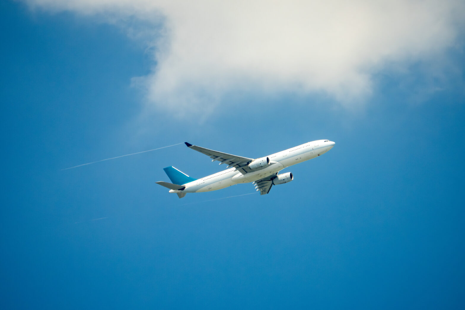 Man Convicted After Posing As A Flight Attendant To Avoid Paying For ...