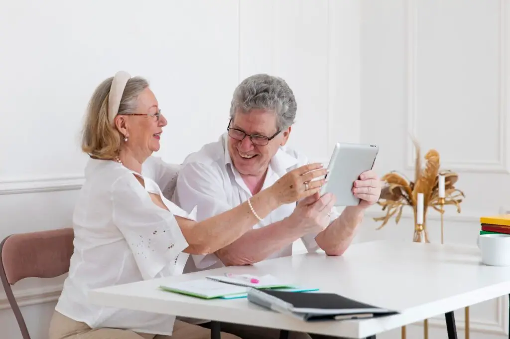 6 Money-Saving Apps for Seniors (Actually Easy to Use)