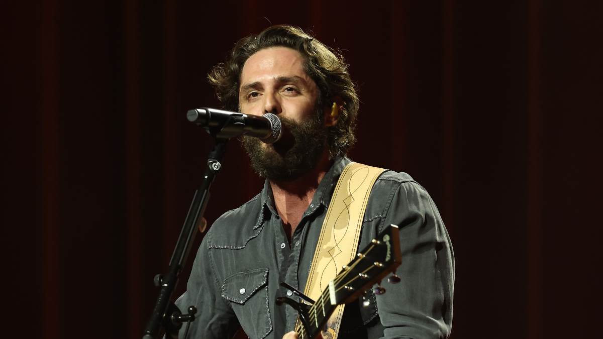 Thomas Rhett Sweetly Reflects On Becoming A Dad For The First Time