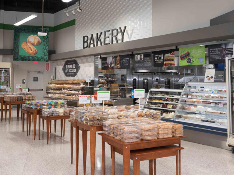 I finally tried Publix’s famous key lime pie—now I get why shoppers love it