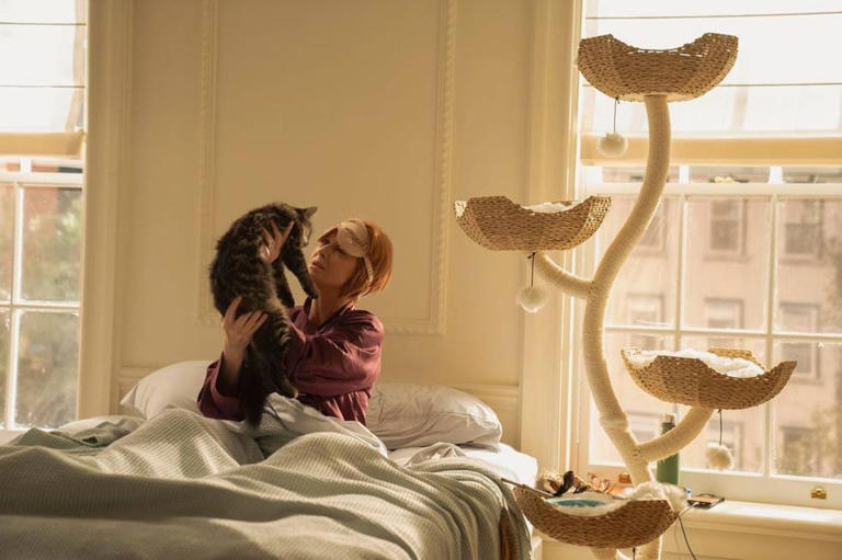Carrie Bradshaw's Cat Tree Is So Pretty, I'd Buy It—And I Don't Even ...