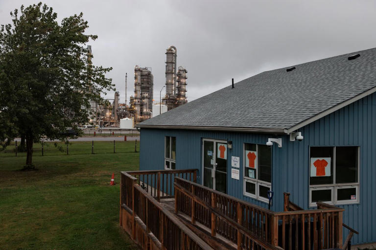 Aamjiwnaang First Nation near Sarnia tells some members to evacuate ...