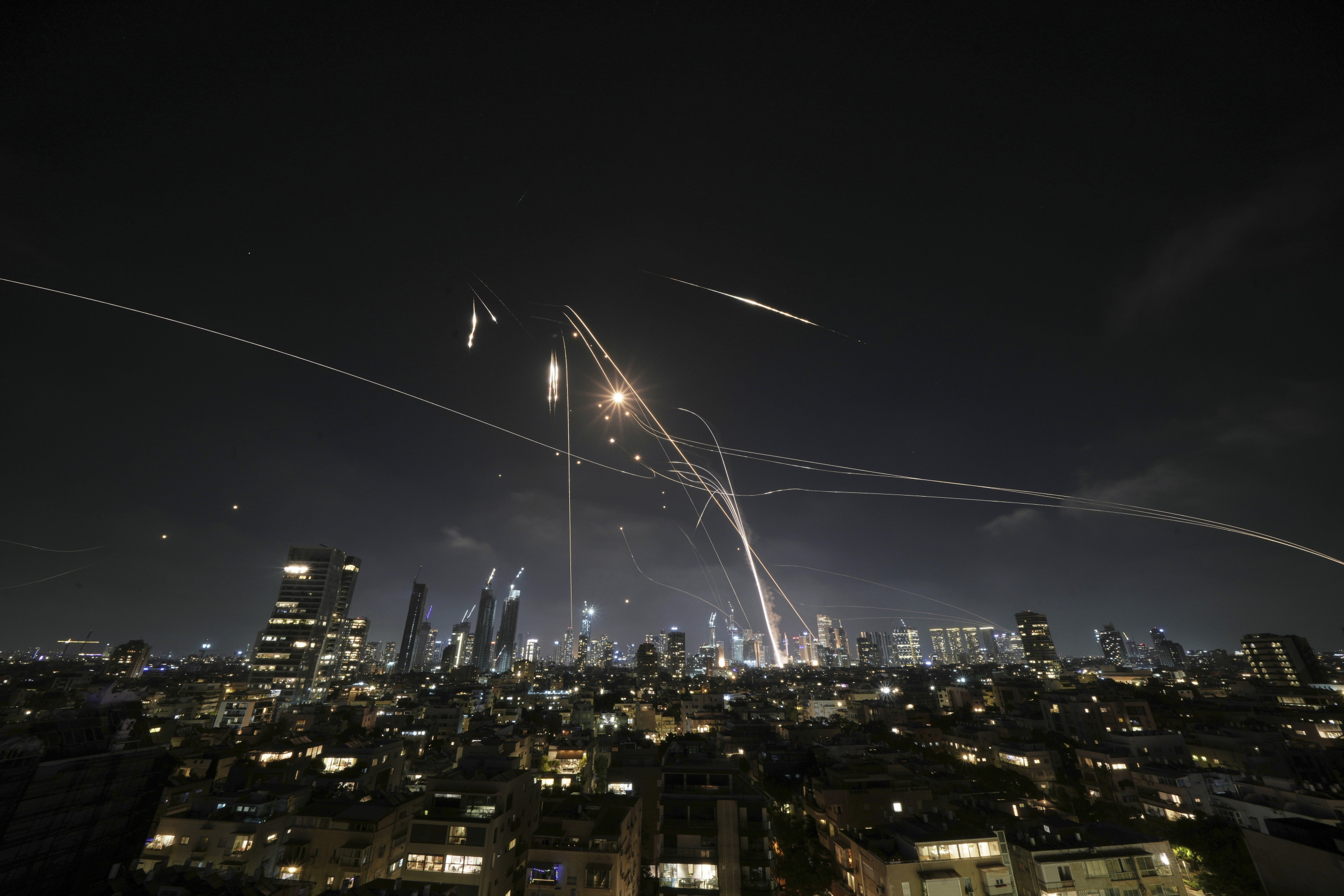 Iranian missiles hit Tel Aviv, videos show