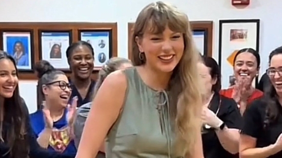 Taylor Swift visits children’s hospital in Florida after Stanley Cup ...
