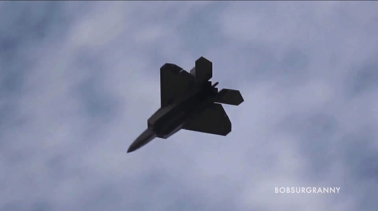 F-22 Raptor Does a Power Loop Backflip with Thrust Vectoring at RIAT!