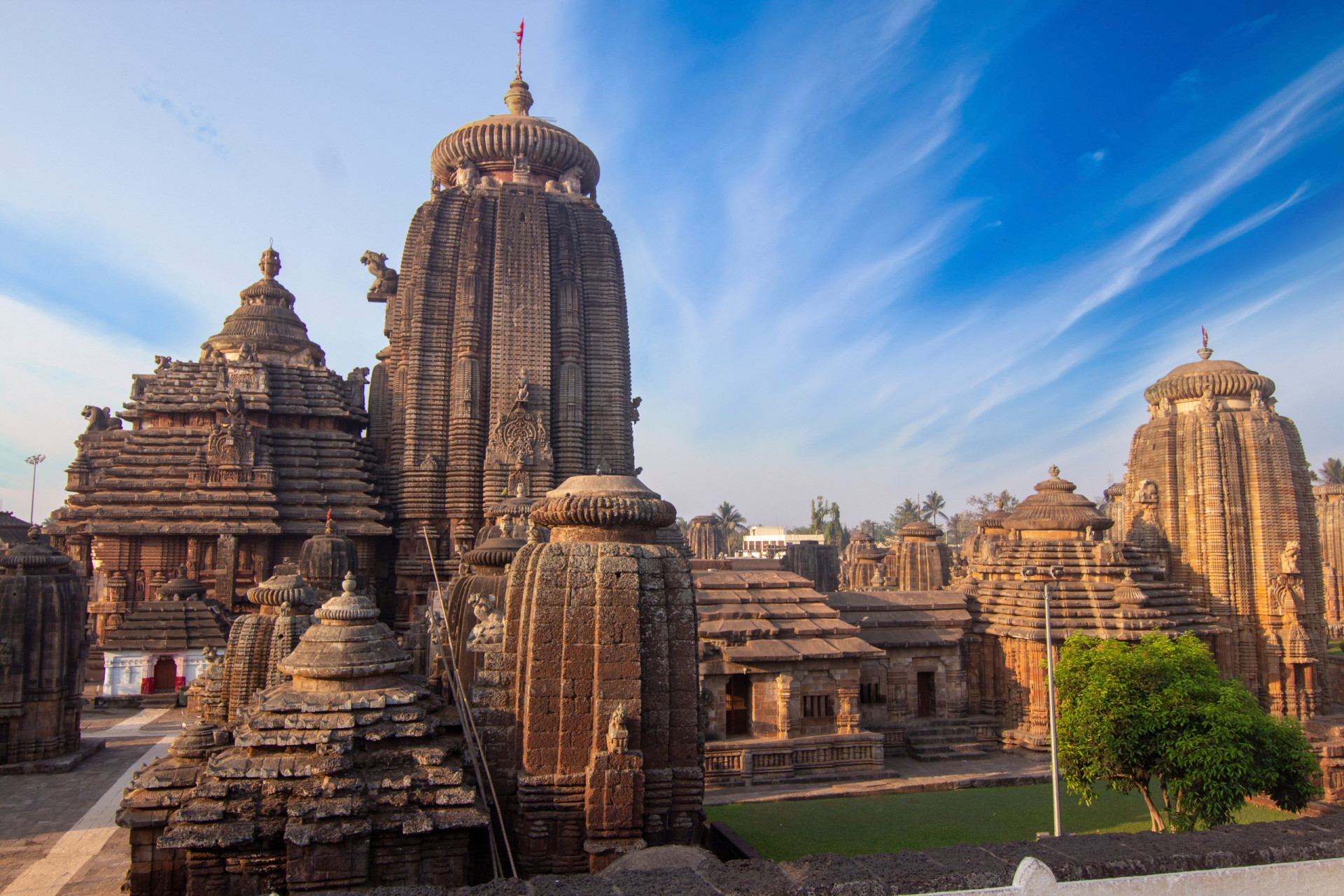 Incredible Hindu temples: architecture of exquisite beauty